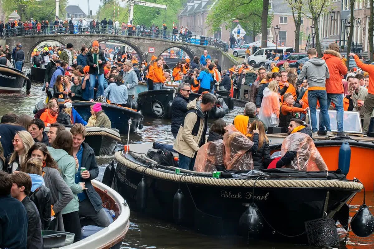 Viral Video Shows the Raw Reality of Peeing in Public in Amsterdam