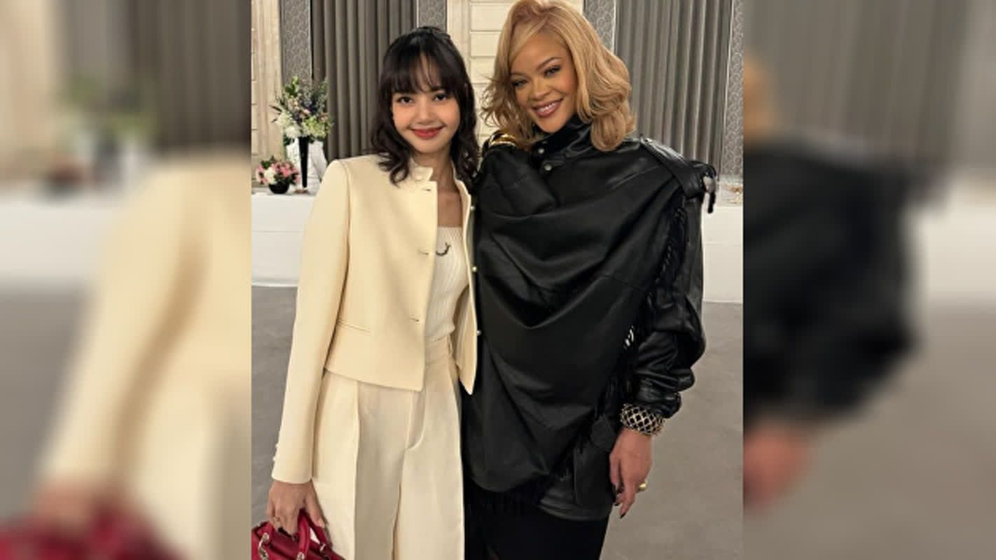 BLACKPINK's Lisa Strikes a Pose with Rihanna: Epic Two-Shot!