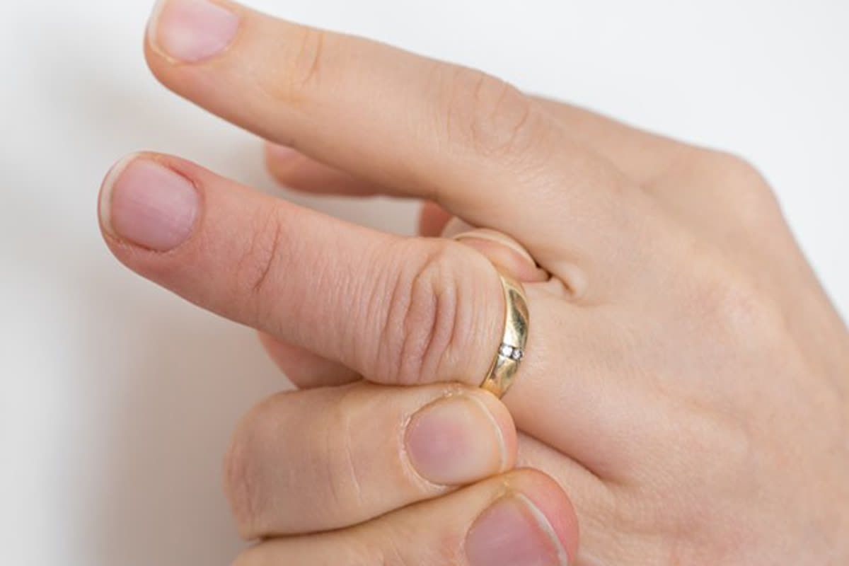 Swollen Fingers: 10 Signs It's More Than Just a Temporary Bump