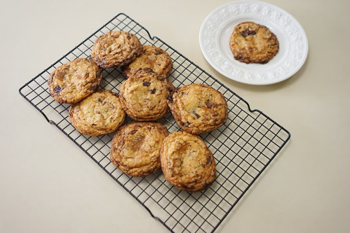How to Bake Perfectly Crispy Chocolate Chip Cookies Every Time