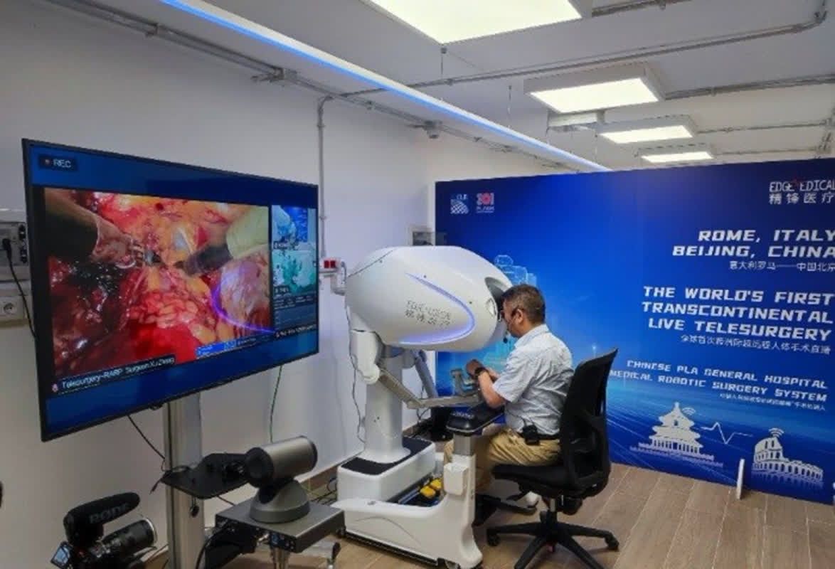 China's Remote Robotic Arm Surgery Success: Doctor Operates From 8,000 ...