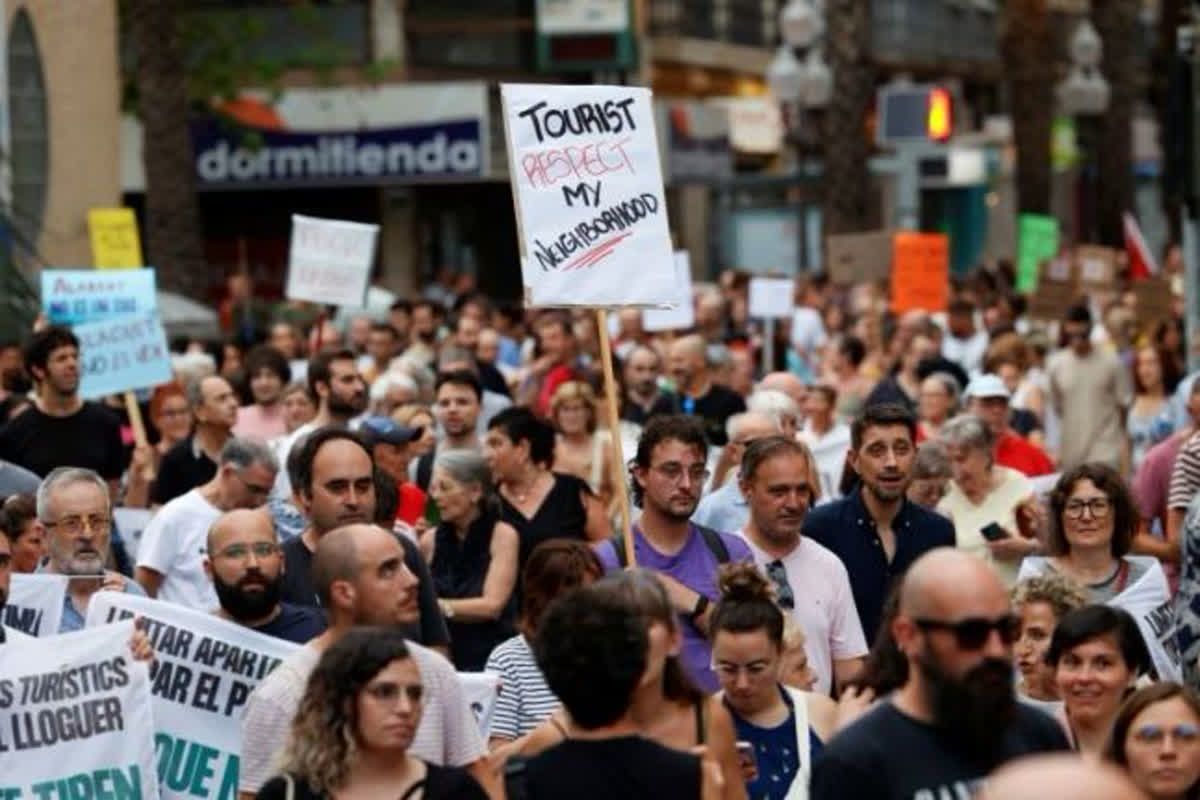 Spain’s Vacation Hotspots in Chaos: Why Locals Are Telling Tourists to ...