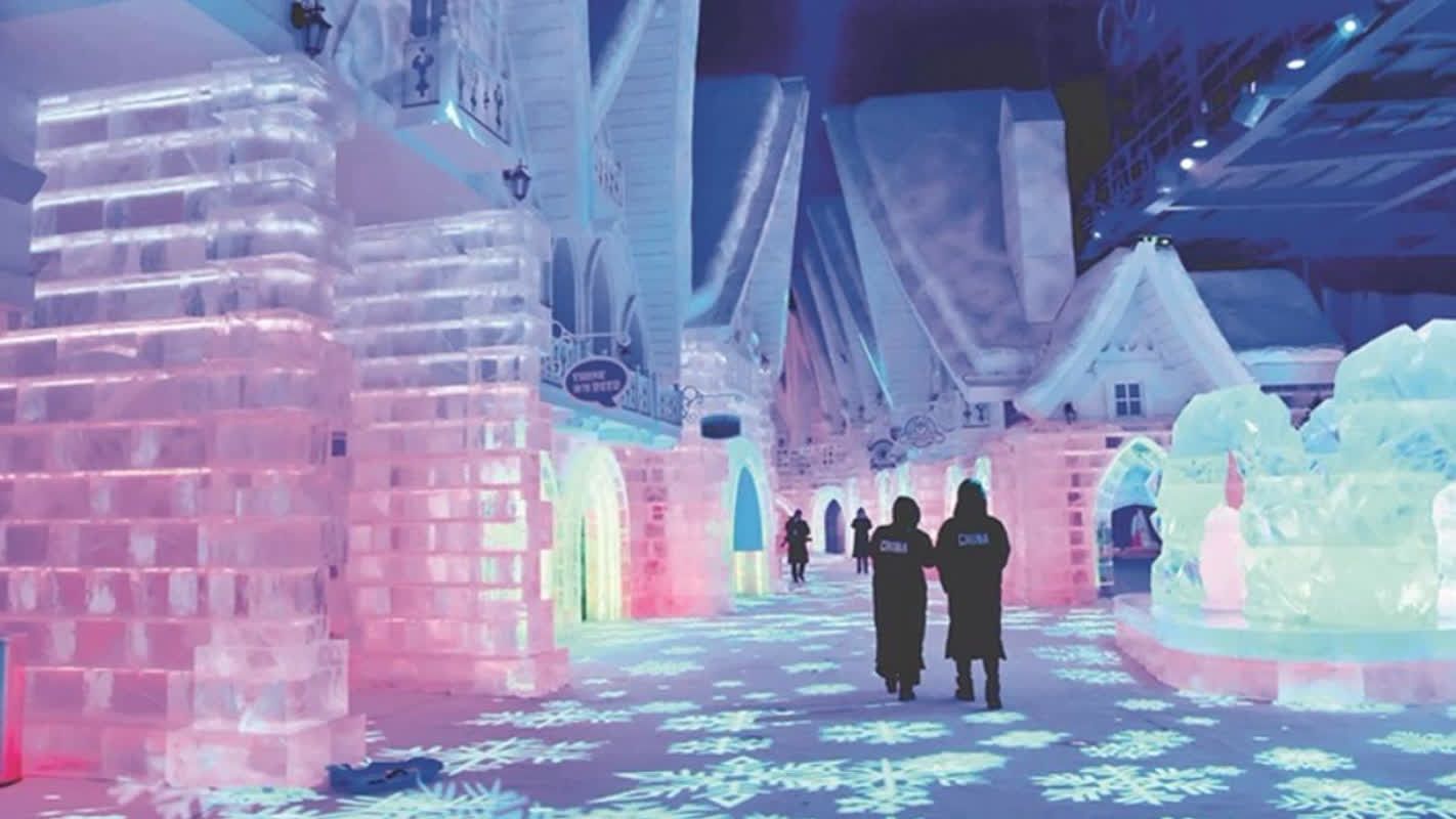 World’s Largest Indoor Ice Theme Park Opened in China, Shattering Records