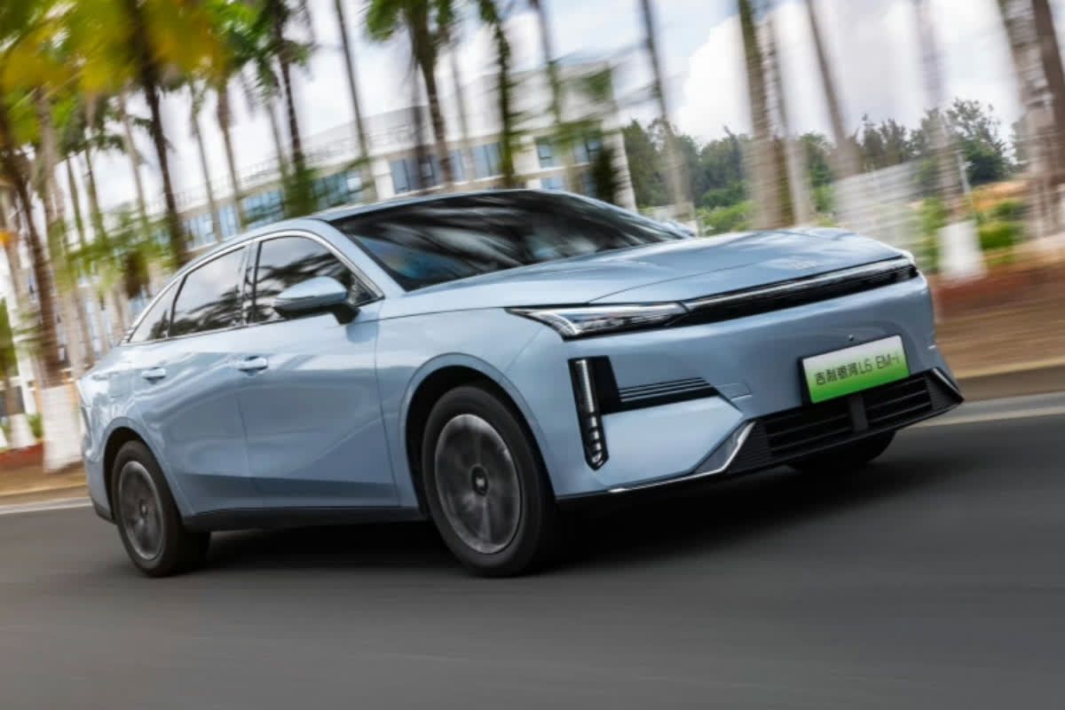 Geely Launches PHEV Sedan Galaxy L6 EM-i in China: Boasts 60 MPG Fuel ...